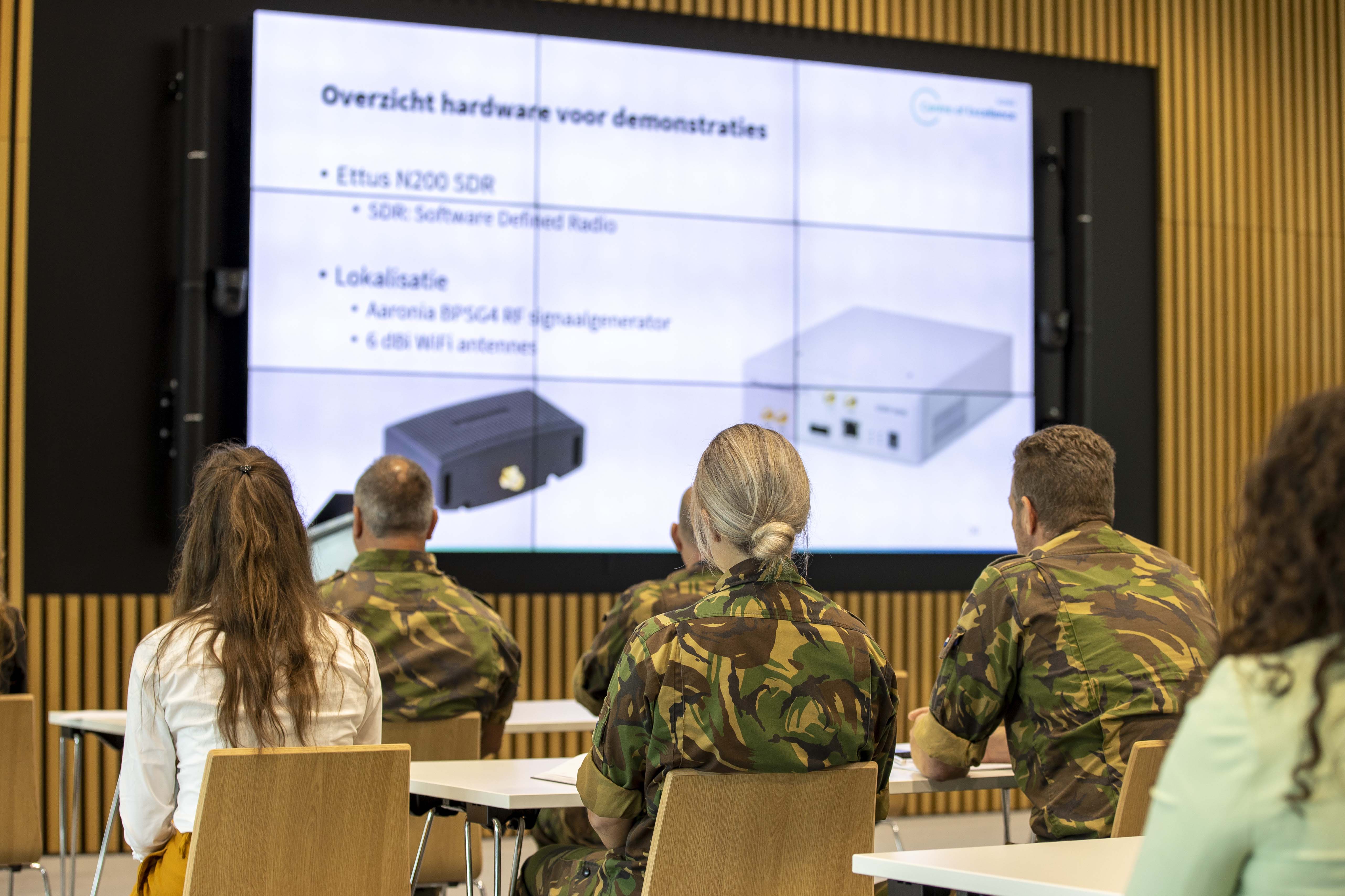 Rode bol laat kwaadwillende struikelen | 10 | Landmacht