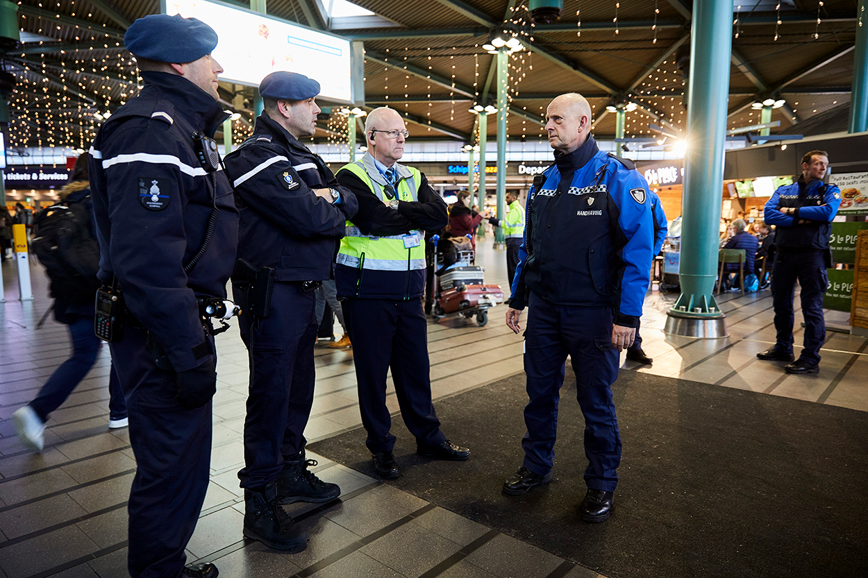 'Taxironselaars' geweerd van Schiphol | 02 | KMarMagazine