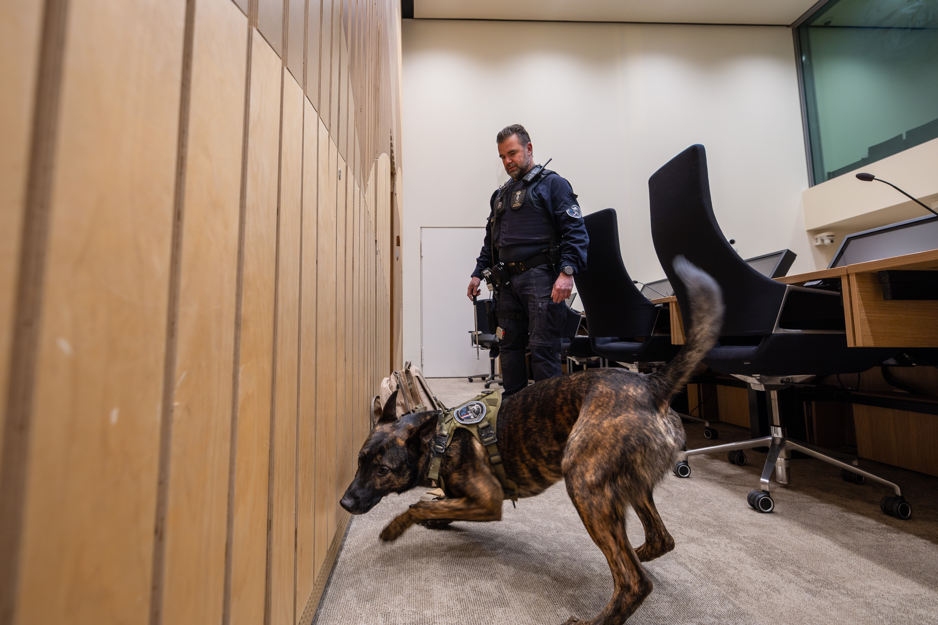 ‘Explosieve vondst’ op Schiphol | 05 | KMarMagazine