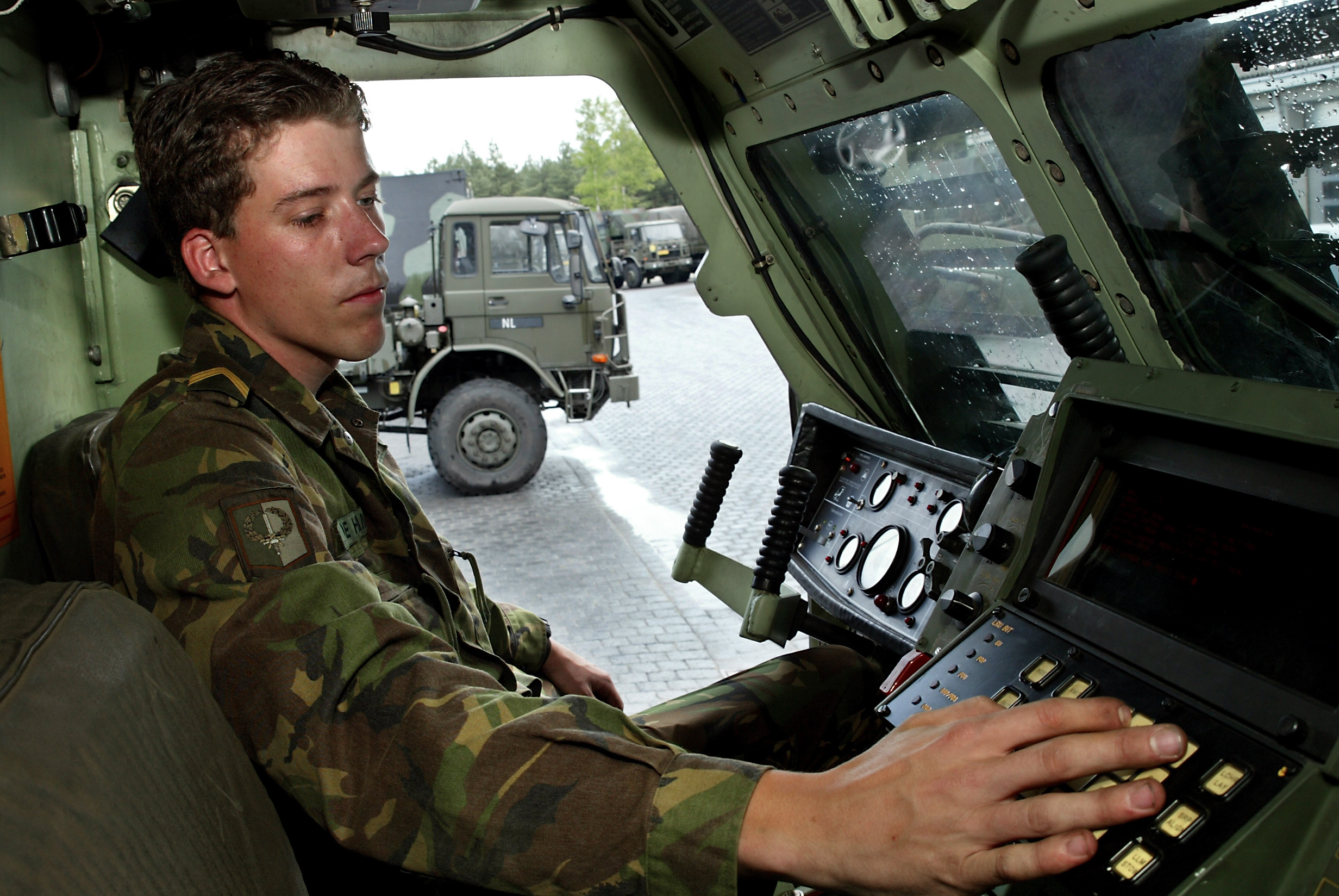 Materieel van toen: Multiple Launch Rocket System (MLRS) | 06 ...